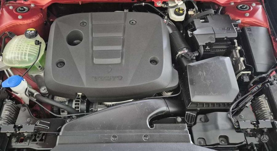 Red Volvo XC40 2020 in Siauliai, with an engine capacity of 1.97 L and mileage of 41 thousand km for 24900 €, photo 13 on AUTOMOTO.COM.LV
