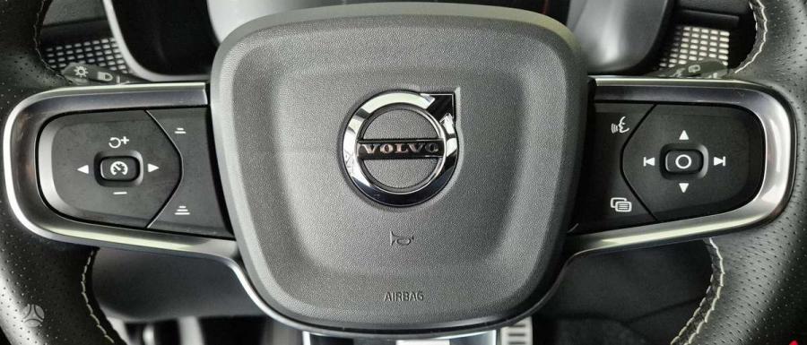 Red Volvo XC40 2020 in Siauliai, with an engine capacity of 1.97 L and mileage of 41 thousand km for 24900 €, photo 20 on AUTOMOTO.COM.LV