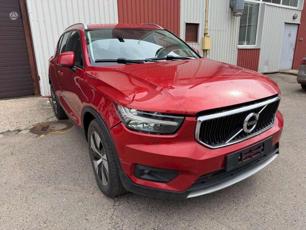 Red Volvo XC40 2020 in Vilnius, with an engine capacity of 1.97 L and mileage of 79 thousand km for 10999 €, photo 1 on AUTOMOTO.COM.LV