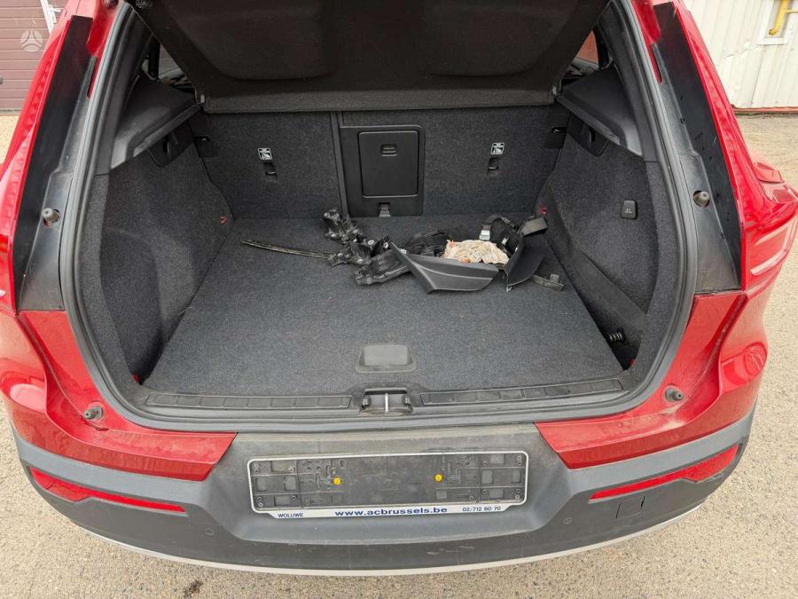 Красный Вольво XC40 2020 в Вильнюс, объемом двигателя 1.97 л и пробегом 79 тыс. км за 10999 €, фото 5 на AUTOMOTO.COM.LV