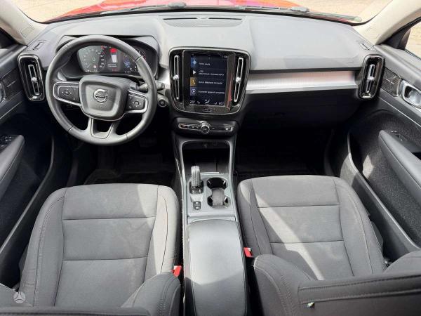 Red Volvo XC40 2020 in Vilnius, with an engine capacity of 1.97 L and mileage of 79 thousand km for 10999 €, photo 8 on AUTOMOTO.COM.LV