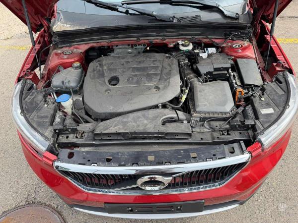 Red Volvo XC40 2020 in Vilnius, with an engine capacity of 1.97 L and mileage of 79 thousand km for 10999 €, photo 9 on AUTOMOTO.COM.LV