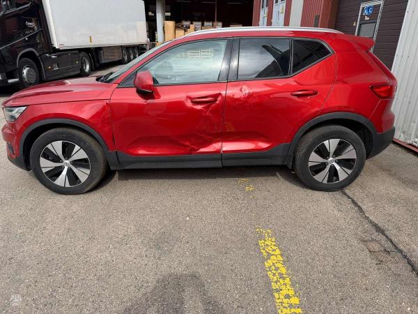 Red Volvo XC40 2020 in Vilnius, with an engine capacity of 1.97 L and mileage of 79 thousand km for 10999 €, photo 10 on AUTOMOTO.COM.LV