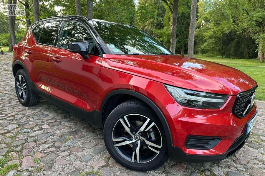 Красный Вольво XC40 2020 в Каунас, объемом двигателя 2.00 л и пробегом 186 тыс. км за 19500 €, фото 1 на AUTOMOTO.COM.LV
