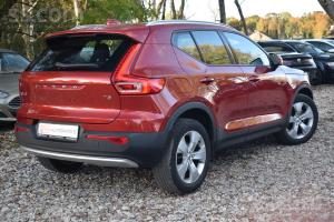 Sarkans Volvo XC40 2020 Kuldīga, ar dzinēja tilpumu 1.50 L un nobraukumu 0 tūkst. km par 24790 €, foto 3 vietnē AUTOMOTO.COM.LV