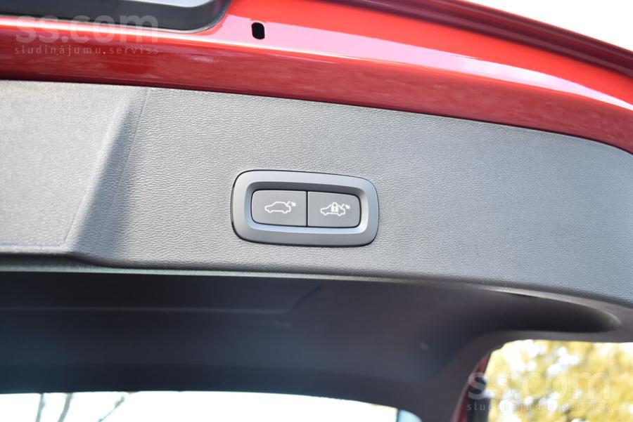 Sarkans Volvo XC40 2020 Kuldīga, ar dzinēja tilpumu 1.50 L un nobraukumu 0 tūkst. km par 24790 €, foto 9 vietnē AUTOMOTO.COM.LV