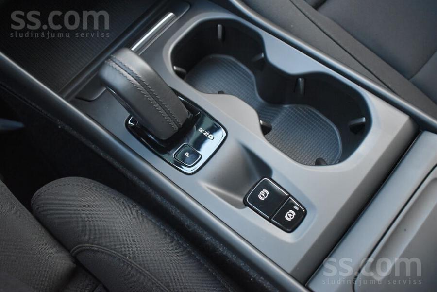 Sarkans Volvo XC40 2020 Kuldīga, ar dzinēja tilpumu 1.50 L un nobraukumu 0 tūkst. km par 24790 €, foto 10 vietnē AUTOMOTO.COM.LV