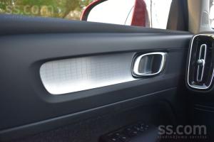 Sarkans Volvo XC40 2020 Kuldīga, ar dzinēja tilpumu 1.50 L un nobraukumu 0 tūkst. km par 24790 €, foto 23 vietnē AUTOMOTO.COM.LV