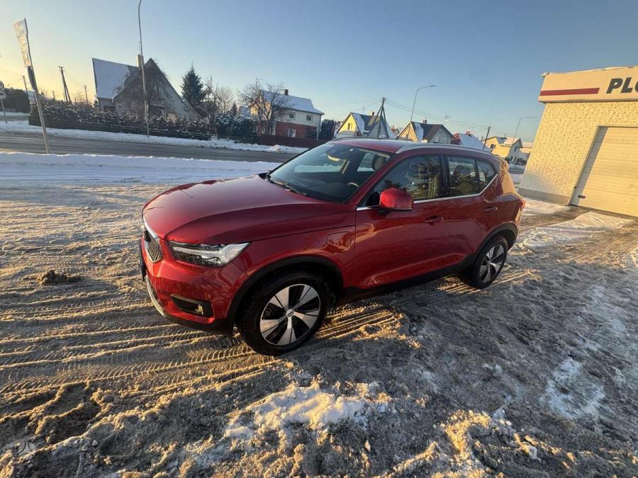 Red Volvo XC40 2021 in Marijampole, with an engine capacity of 0.00 L and mileage of 41 thousand km for 24999 €, photo 1 on AUTOMOTO.COM.LV