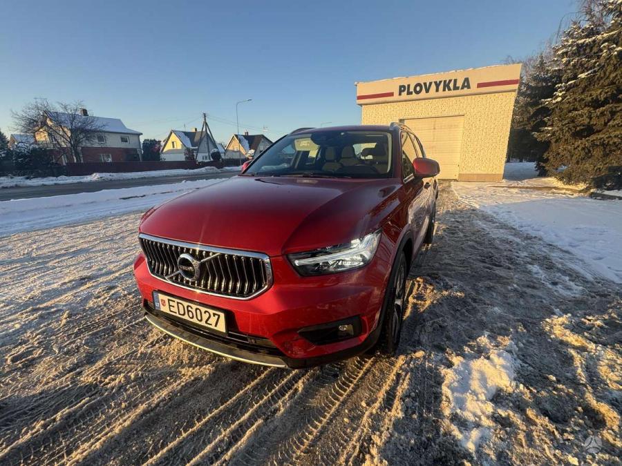 Red Volvo XC40 2021 in Marijampole, with an engine capacity of 0.00 L and mileage of 41 thousand km for 24999 €, photo 2 on AUTOMOTO.COM.LV