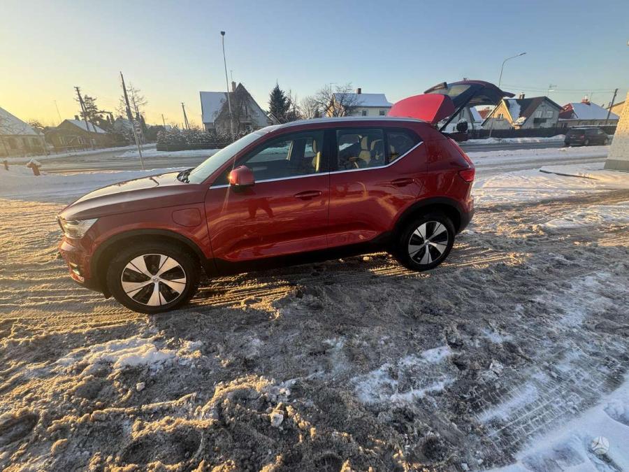 Red Volvo XC40 2021 in Marijampole, with an engine capacity of 0.00 L and mileage of 41 thousand km for 24999 €, photo 10 on AUTOMOTO.COM.LV