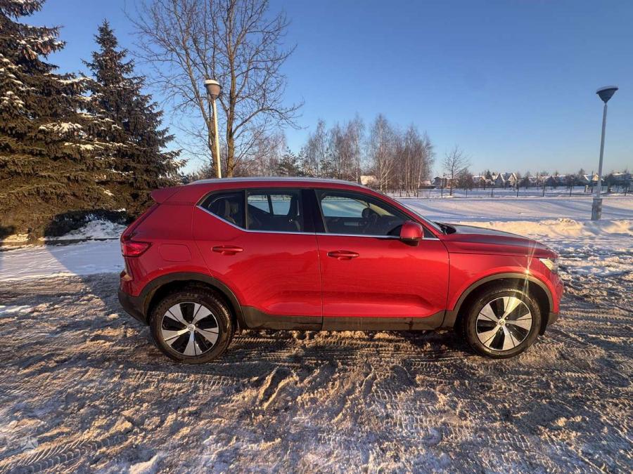 Red Volvo XC40 2021 in Marijampole, with an engine capacity of 0.00 L and mileage of 41 thousand km for 24999 €, photo 12 on AUTOMOTO.COM.LV
