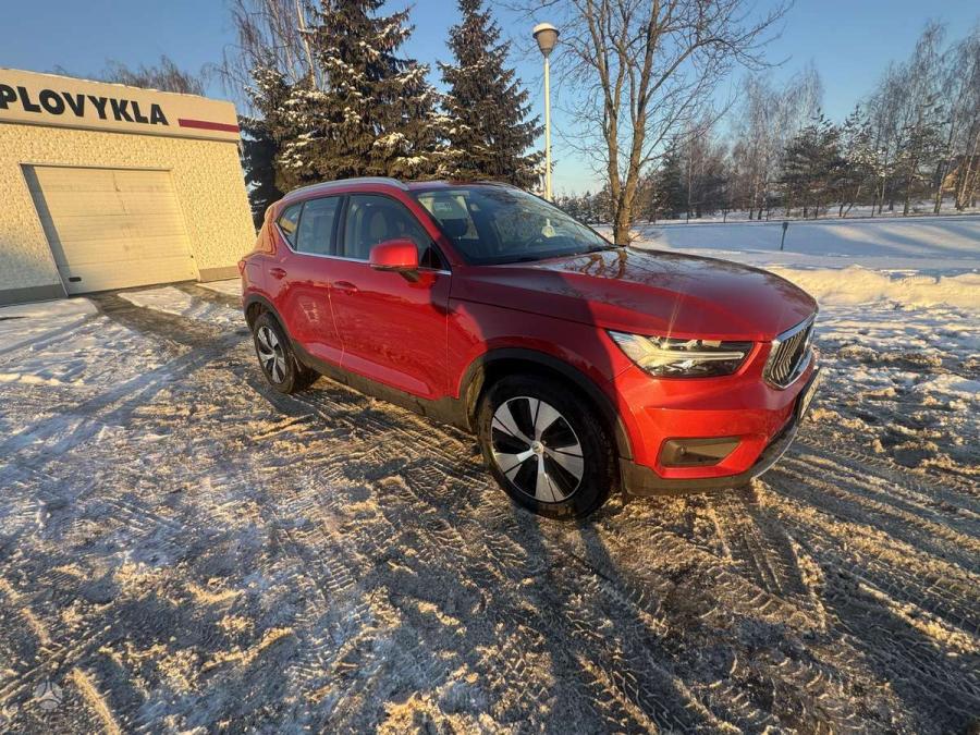 Red Volvo XC40 2021 in Marijampole, with an engine capacity of 0.00 L and mileage of 41 thousand km for 24999 €, photo 17 on AUTOMOTO.COM.LV
