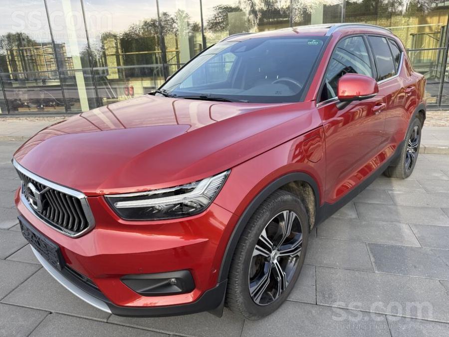 Sarkans Volvo XC40 2021 Rīga, ar dzinēja tilpumu 1.50 L un nobraukumu 106 tūkst. km par 25900 €, foto 1 vietnē AUTOMOTO.COM.LV