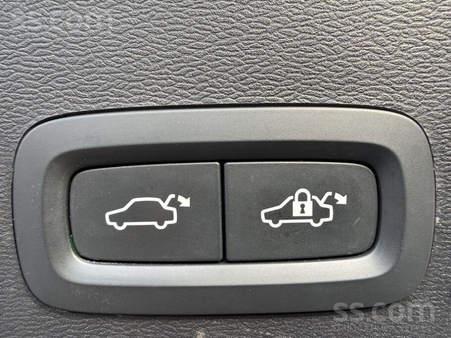 Sarkans Volvo XC40 2021 Rīga, ar dzinēja tilpumu 1.50 L un nobraukumu 106 tūkst. km par 25900 €, foto 33 vietnē AUTOMOTO.COM.LV