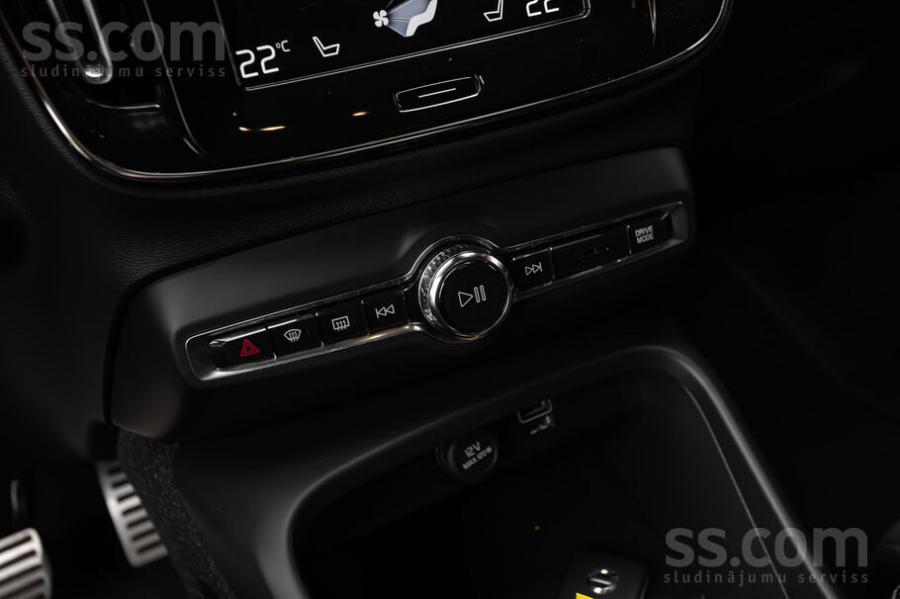 Sarkans Volvo XC40 2021 Jelgava, ar dzinēja tilpumu 1.50 L un nobraukumu 0 tūkst. km par 19750 €, foto 17 vietnē AUTOMOTO.COM.LV