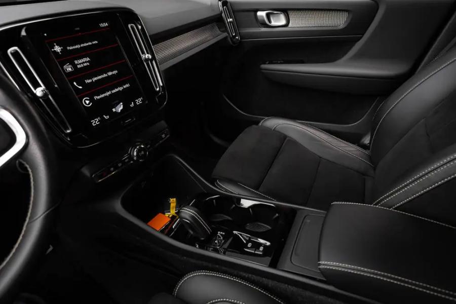 Красный Вольво XC40 2021 в Елгава, объемом двигателя 1.50 л и пробегом 196 тыс. км за 19750 €, фото 15 на AUTOMOTO.COM.LV