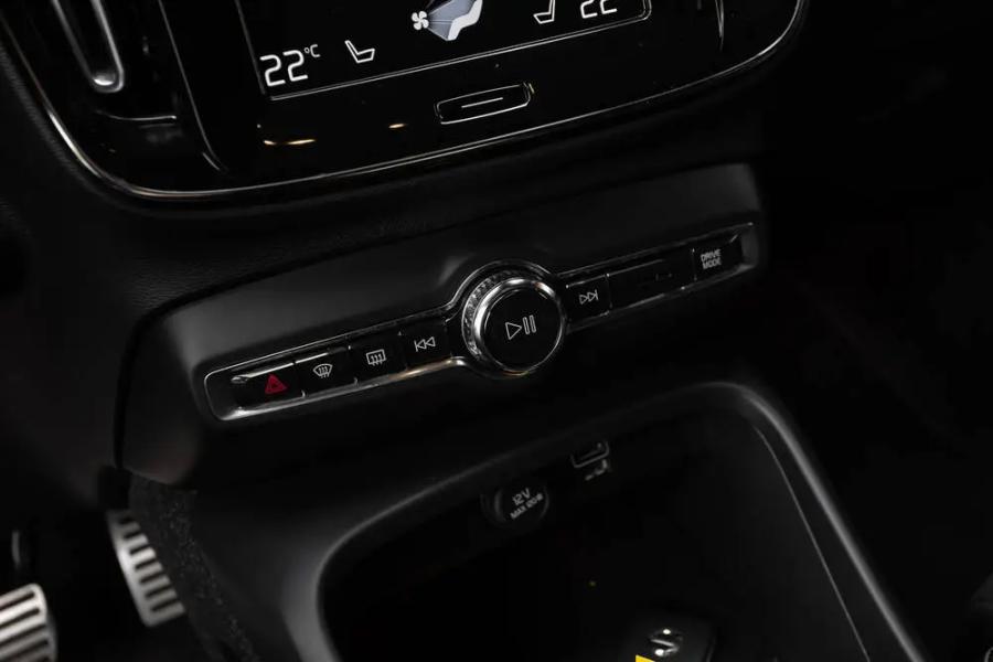 Красный Вольво XC40 2021 в Елгава, объемом двигателя 1.50 л и пробегом 196 тыс. км за 19750 €, фото 17 на AUTOMOTO.COM.LV