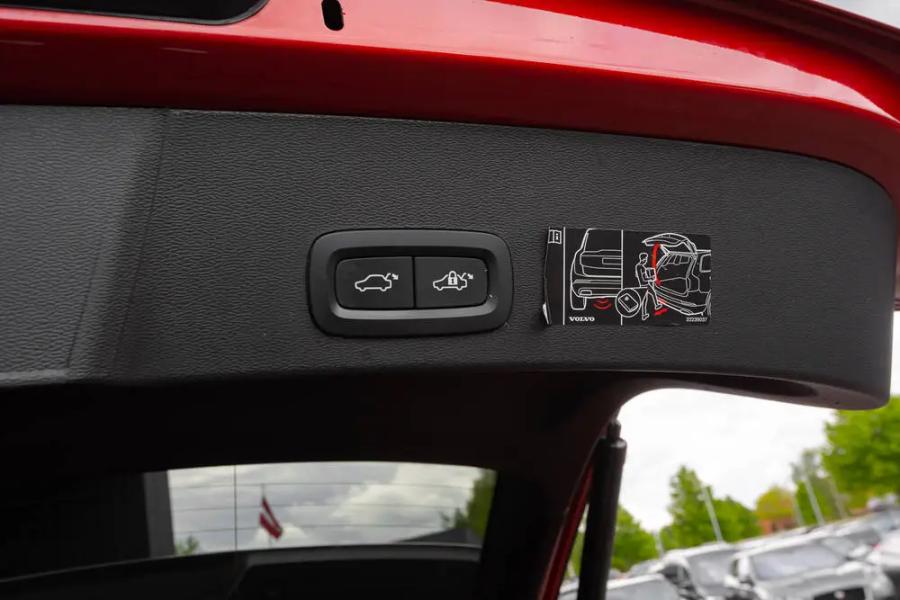 Красный Вольво XC40 2021 в Елгава, объемом двигателя 1.50 л и пробегом 196 тыс. км за 19750 €, фото 32 на AUTOMOTO.COM.LV