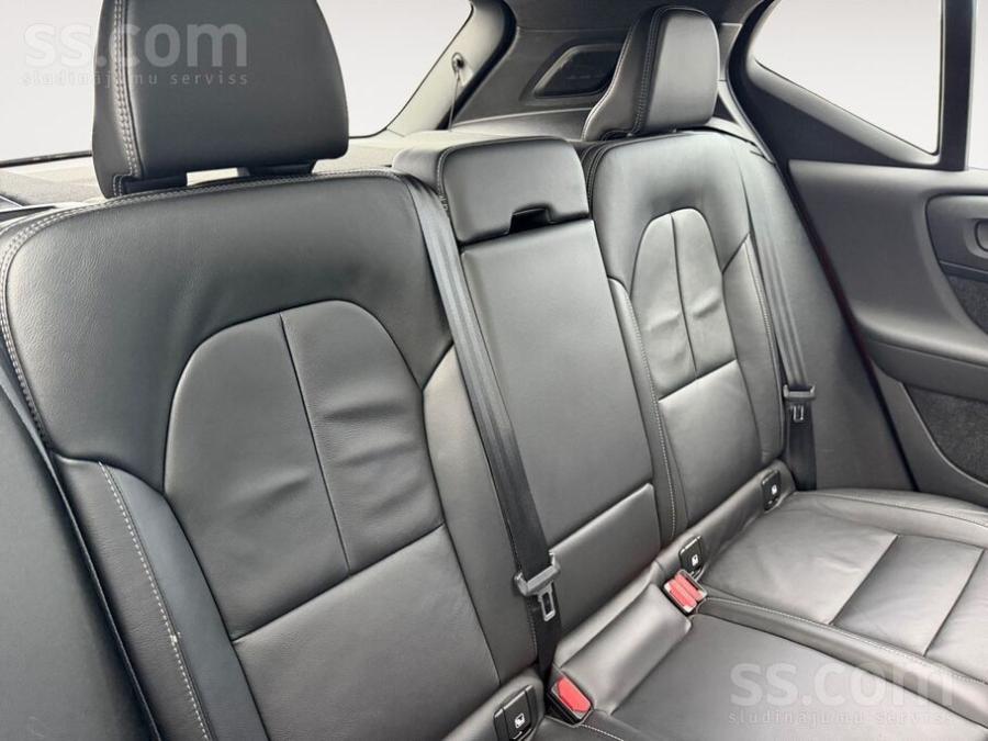Красный Вольво XC40 2021 в Рига, объемом двигателя 1.50 л и пробегом 136 тыс. км за 23900 €, фото 8 на AUTOMOTO.COM.LV
