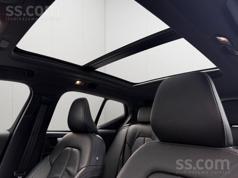 Красный Вольво XC40 2021 в Рига, объемом двигателя 1.50 л и пробегом 136 тыс. км за 23900 €, фото 12 на AUTOMOTO.COM.LV