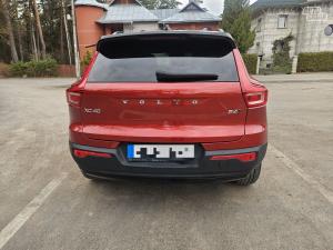 Sarkans Volvo XC40 2022 Kauņa, ar dzinēja tilpumu 2.00 L un nobraukumu 82 tūkst. km par 27000 €, foto 4 vietnē AUTOMOTO.COM.LV