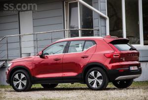 Sarkans Volvo XC40 2022 Tukums, ar dzinēja tilpumu 1.50 L un nobraukumu 181 tūkst. km par 20100 €, foto 4 vietnē AUTOMOTO.COM.LV