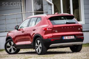 Sarkans Volvo XC40 2022 Tukums, ar dzinēja tilpumu 1.50 L un nobraukumu 181 tūkst. km par 20100 €, foto 5 vietnē AUTOMOTO.COM.LV
