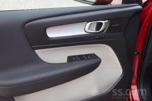 Sarkans Volvo XC40 2022 Tukums, ar dzinēja tilpumu 1.50 L un nobraukumu 181 tūkst. km par 20100 €, foto 10 vietnē AUTOMOTO.COM.LV