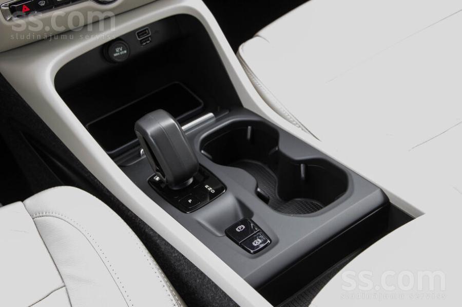 Sarkans Volvo XC40 2022 Tukums, ar dzinēja tilpumu 1.50 L un nobraukumu 181 tūkst. km par 20100 €, foto 17 vietnē AUTOMOTO.COM.LV