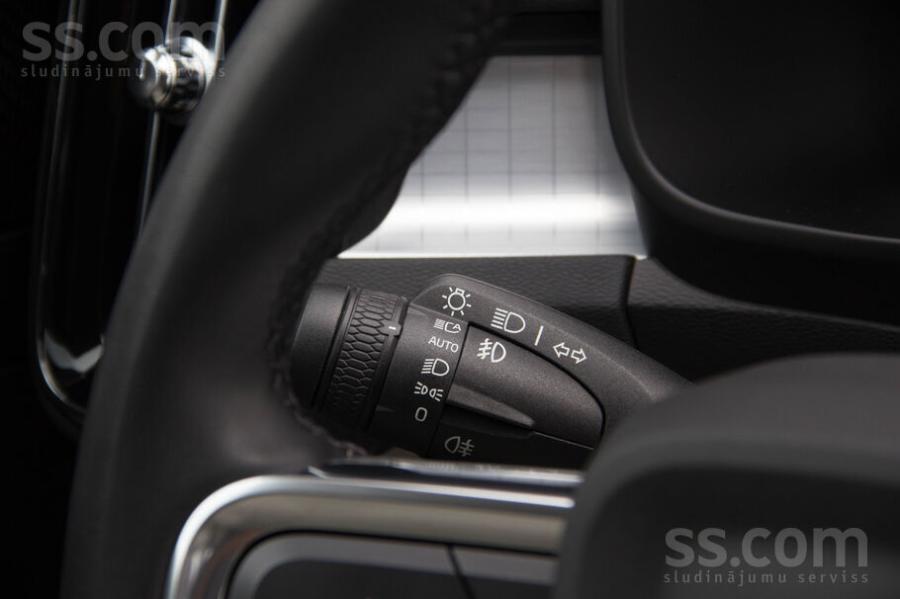 Sarkans Volvo XC40 2022 Tukums, ar dzinēja tilpumu 1.50 L un nobraukumu 181 tūkst. km par 20100 €, foto 19 vietnē AUTOMOTO.COM.LV