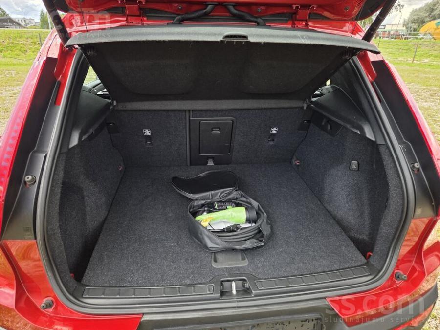 Sarkans Volvo XC40 2022 Tukums, ar dzinēja tilpumu 1.50 L un nobraukumu 181 tūkst. km par 20100 €, foto 34 vietnē AUTOMOTO.COM.LV