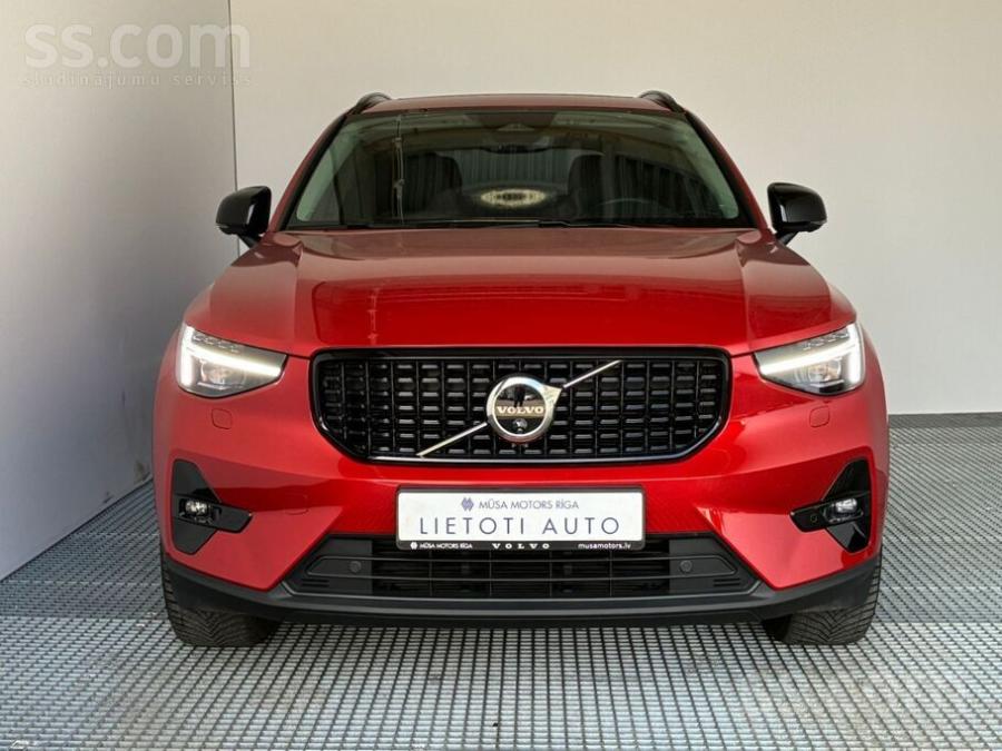 Sarkans Volvo XC40 2024 Rīga, ar dzinēja tilpumu 2.00 L un nobraukumu 26 tūkst. km par 36900 €, foto 3 vietnē AUTOMOTO.COM.LV