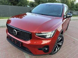 Красный Вольво XC40 2025 в Пренай, объемом двигателя 1.97 л и пробегом 5 тыс. км за 30900 €, фото  на AUTOMOTO.COM.LV
