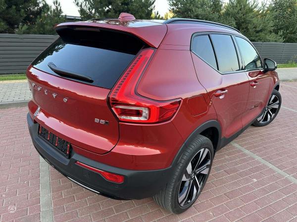 Красный Вольво XC40 2025 в Пренай, объемом двигателя 1.97 л и пробегом 5 тыс. км за 30900 €, фото 2 на AUTOMOTO.COM.LV
