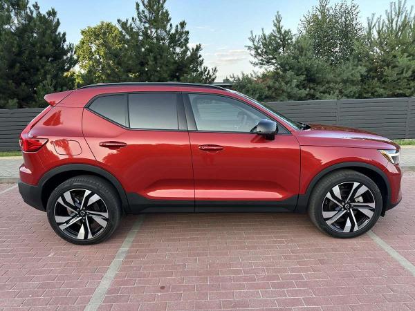 Красный Вольво XC40 2025 в Пренай, объемом двигателя 1.97 л и пробегом 5 тыс. км за 30900 €, фото 3 на AUTOMOTO.COM.LV