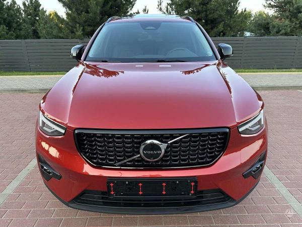 Красный Вольво XC40 2025 в Пренай, объемом двигателя 1.97 л и пробегом 5 тыс. км за 30900 €, фото 4 на AUTOMOTO.COM.LV