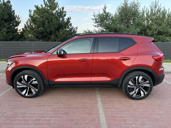 Красный Вольво XC40 2025 в Пренай, объемом двигателя 1.97 л и пробегом 5 тыс. км за 30900 €, фото 6 на AUTOMOTO.COM.LV