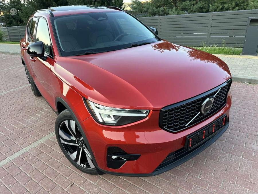 Sarkans Volvo XC40 2025 Prienai, ar dzinēja tilpumu 1.97 L un nobraukumu 5 tūkst. km par 30900 €, foto 9 vietnē AUTOMOTO.COM.LV