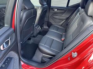 Sarkans Volvo XC40 2025 Prienai, ar dzinēja tilpumu 1.97 L un nobraukumu 5 tūkst. km par 30900 €, foto 12 vietnē AUTOMOTO.COM.LV