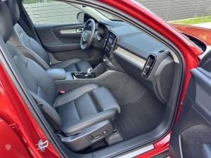 Sarkans Volvo XC40 2025 Prienai, ar dzinēja tilpumu 1.97 L un nobraukumu 5 tūkst. km par 30900 €, foto 14 vietnē AUTOMOTO.COM.LV
