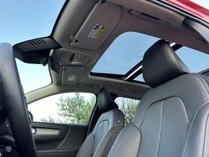 Sarkans Volvo XC40 2025 Prienai, ar dzinēja tilpumu 1.97 L un nobraukumu 5 tūkst. km par 30900 €, foto 16 vietnē AUTOMOTO.COM.LV