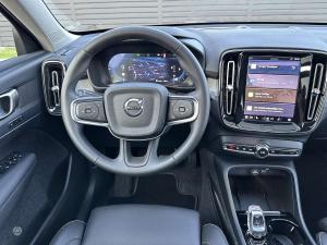 Sarkans Volvo XC40 2025 Prienai, ar dzinēja tilpumu 1.97 L un nobraukumu 5 tūkst. km par 30900 €, foto 18 vietnē AUTOMOTO.COM.LV