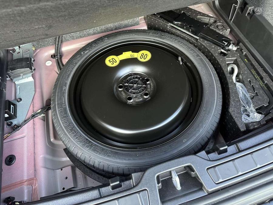 Sarkans Volvo XC40 2025 Prienai, ar dzinēja tilpumu 1.97 L un nobraukumu 5 tūkst. km par 30900 €, foto 25 vietnē AUTOMOTO.COM.LV