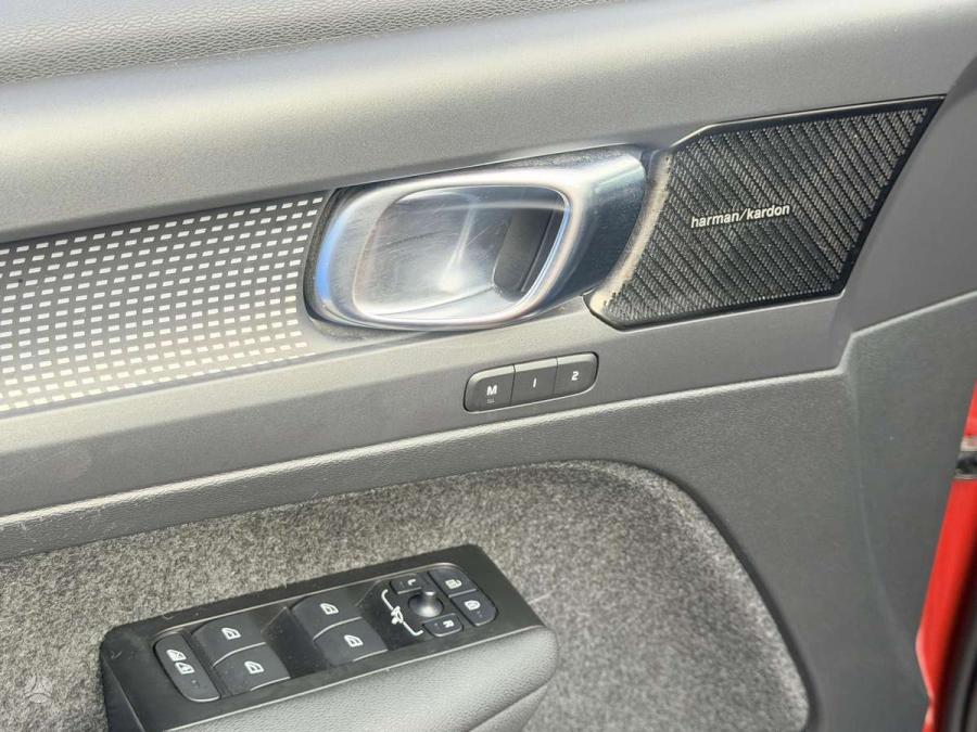 Красный Вольво XC40 2022 в Каунас, объемом двигателя 1.97 л и пробегом 88 тыс. км за 26500 €, фото 28 на AUTOMOTO.COM.LV