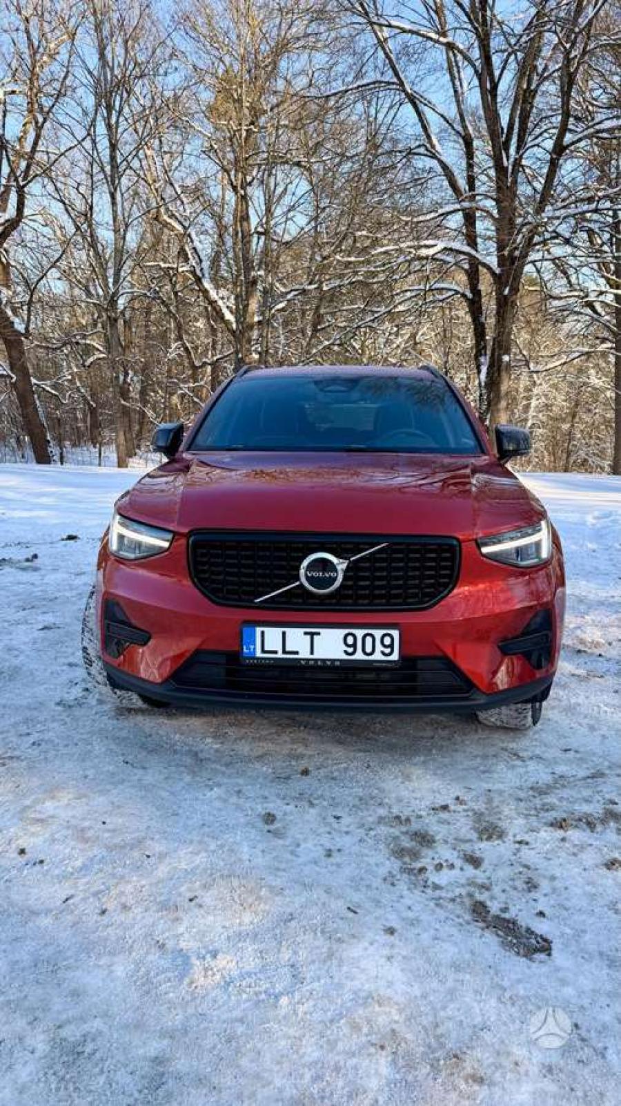 Red Volvo XC40 2023 in Vilnius, with an engine capacity of 1.97 L and mileage of 20 thousand km for 32900 €, photo 1 on AUTOMOTO.COM.LV