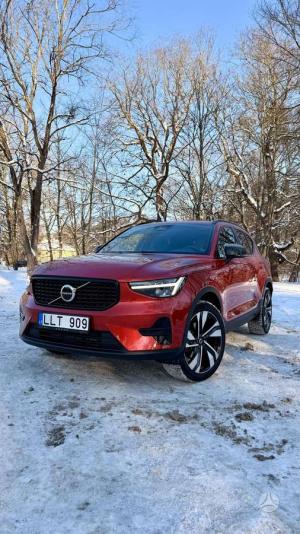 Red Volvo XC40 2023 in Vilnius, with an engine capacity of 1.97 L and mileage of 20 thousand km for 32900 €, photo 2 on AUTOMOTO.COM.LV