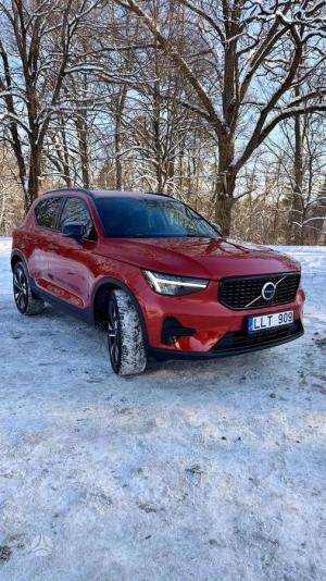 Red Volvo XC40 2023 in Vilnius, with an engine capacity of 1.97 L and mileage of 20 thousand km for 32900 €, photo 3 on AUTOMOTO.COM.LV
