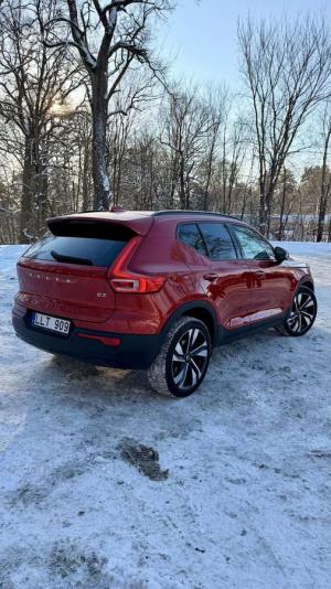 Red Volvo XC40 2023 in Vilnius, with an engine capacity of 1.97 L and mileage of 20 thousand km for 32900 €, photo 5 on AUTOMOTO.COM.LV