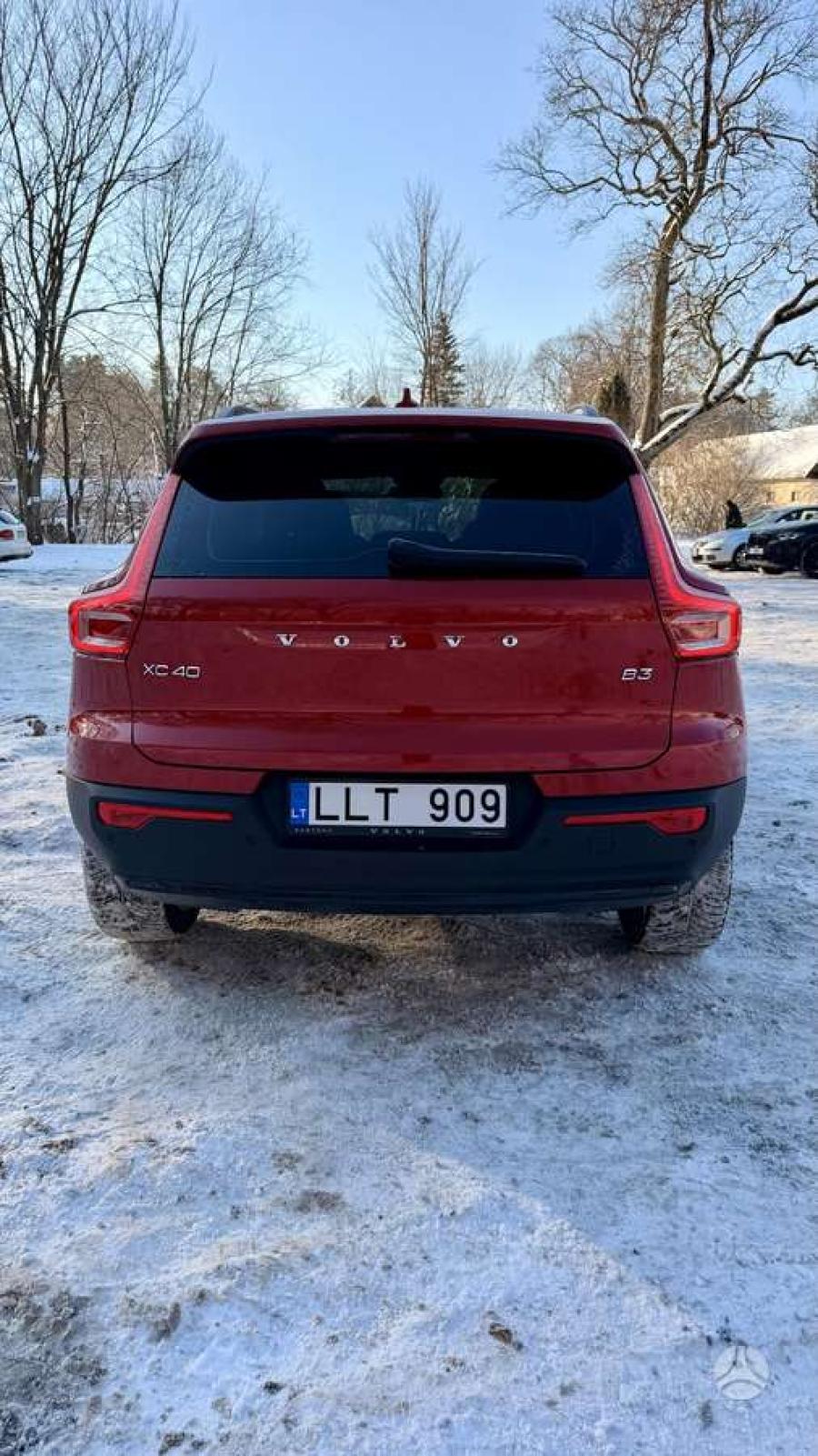 Red Volvo XC40 2023 in Vilnius, with an engine capacity of 1.97 L and mileage of 20 thousand km for 32900 €, photo 6 on AUTOMOTO.COM.LV